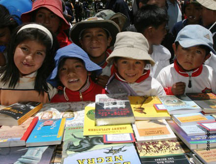 En COMELIBROS.COM celebramos 6 años y queremos invitarte a donar libros ...